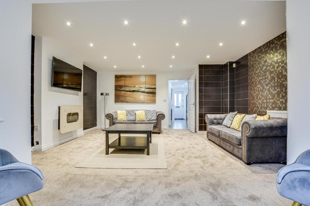 Elegant 4 Bedroom House - Sleeps 10, Bolton (updated prices 2024)