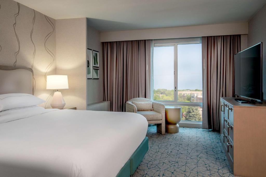 DoubleTree by Hilton Hotel and Conference Center Chicago North Shore ...