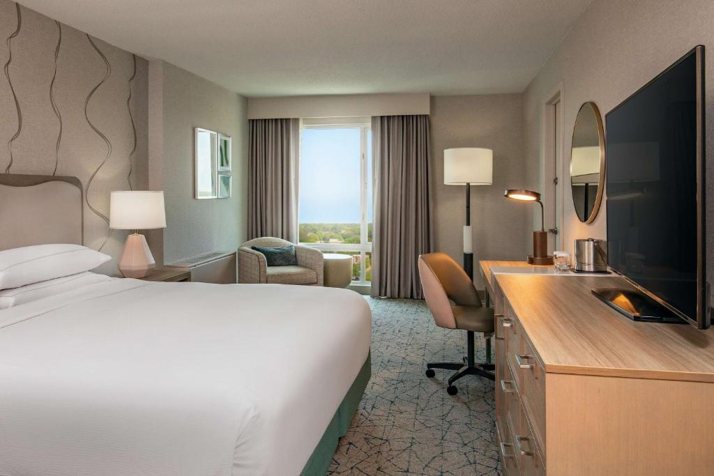 DoubleTree by Hilton Hotel and Conference Center Chicago North Shore ...