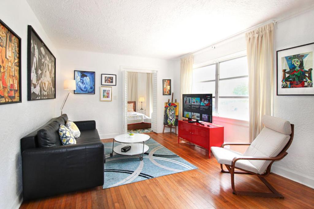 Coral Gables Picasso Apt in Art Building with Patio, Miami (precios ...