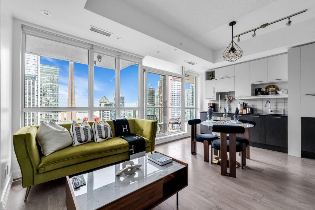 Panoramic 1BR condo core downtown with stellar CN tower views, Toronto ...