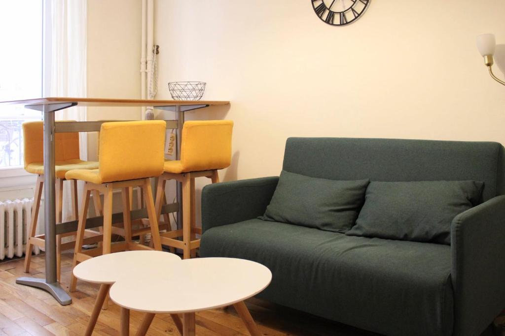 Pretty cocoon of love near the Champ-de-Mars, Paris (updated prices 2025)