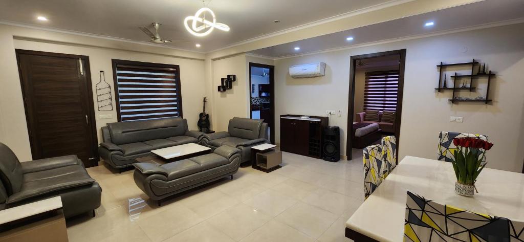 Vacation Paradise- Luxurious 3-bhk Flat near IGI Airport and ICC, New ...