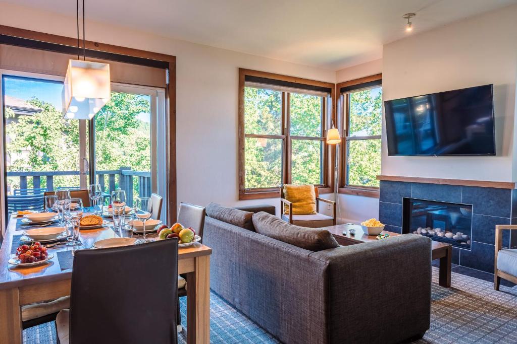 Lakefront, Mountain View - 2 Bds Superior Resort Suite, Lac-Supérieur ...