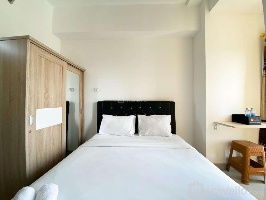 Compact and Comfortable Studio Sayana Bekasi Apartment By Travelio ...
