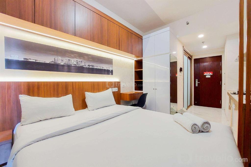 Fully Furnished and Simply Studio at Sky House BSD Apartment By ...