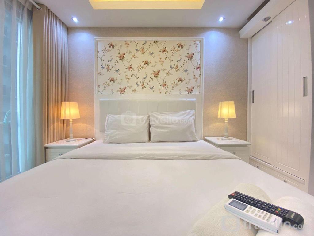 Well Furnished Studio Room at Grand Asia Afrika Apartment By Travelio ...