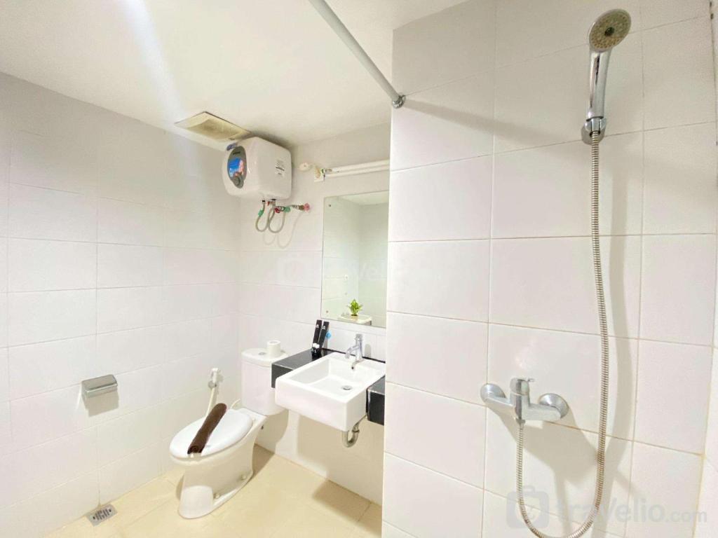 Homey Furnished Studio at Beverly Dago Apartment By Travelio, Bandung ...