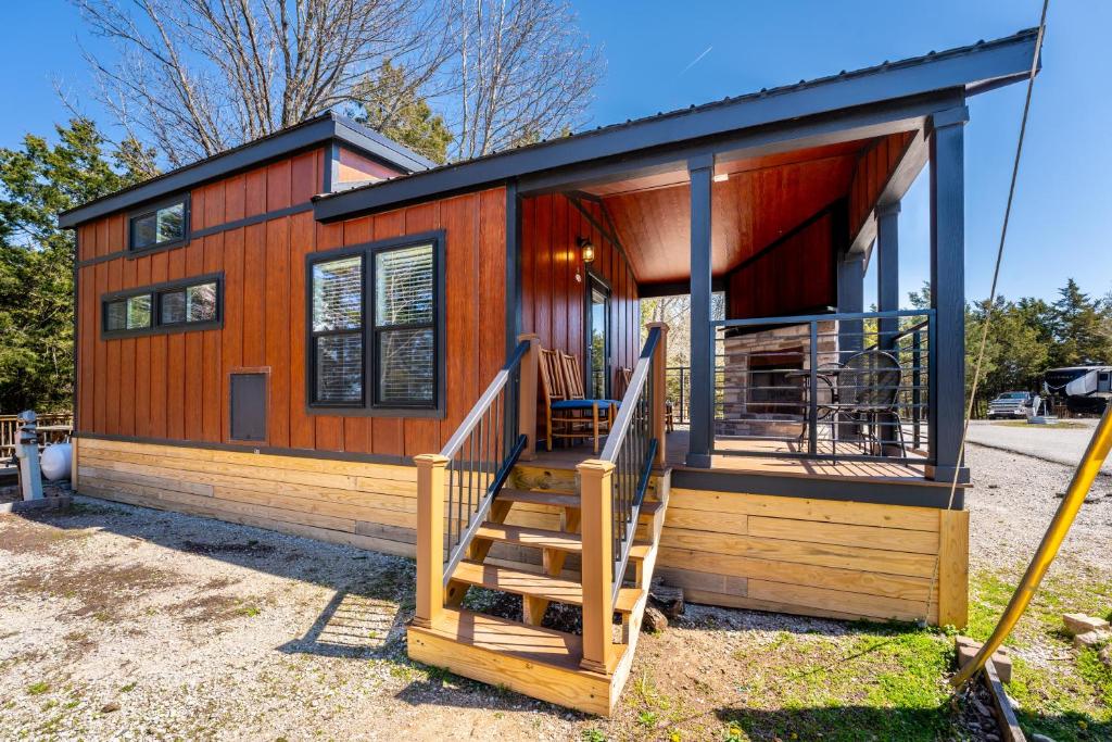Indian Point Cabin 4 near SDC, Branson, Table Rock Lake, Branson ...