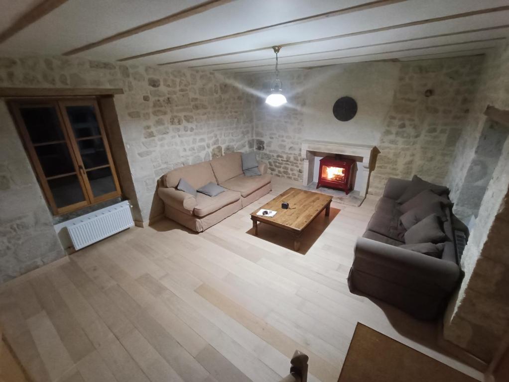 Ancient priory farmhouse with pool, jacuzzi and lakes, Aulnay (updated ...