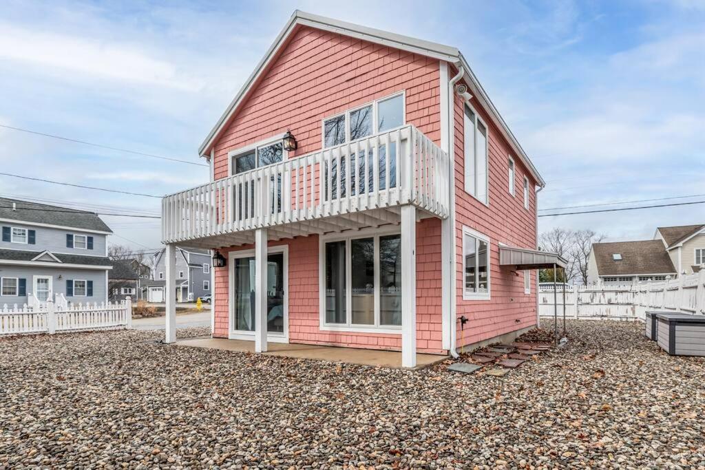 Pine Point Getaway-Beach House with Fire Pit, Scarborough ...