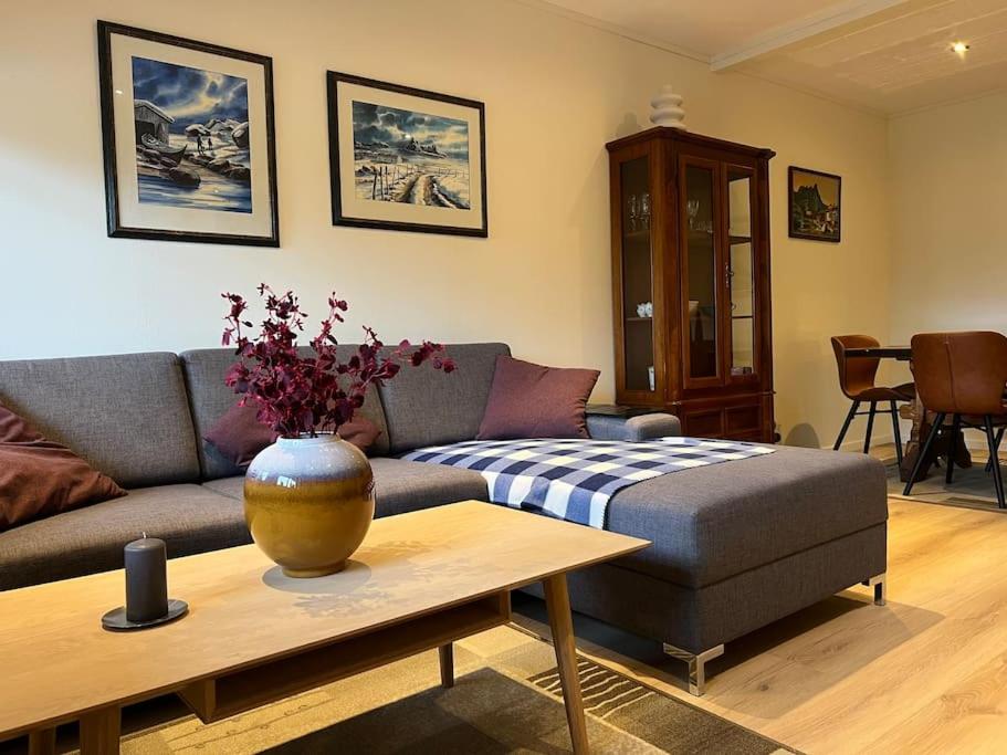 Huset ved fergekaien på Moskenes, Moskenes (updated prices 2025)