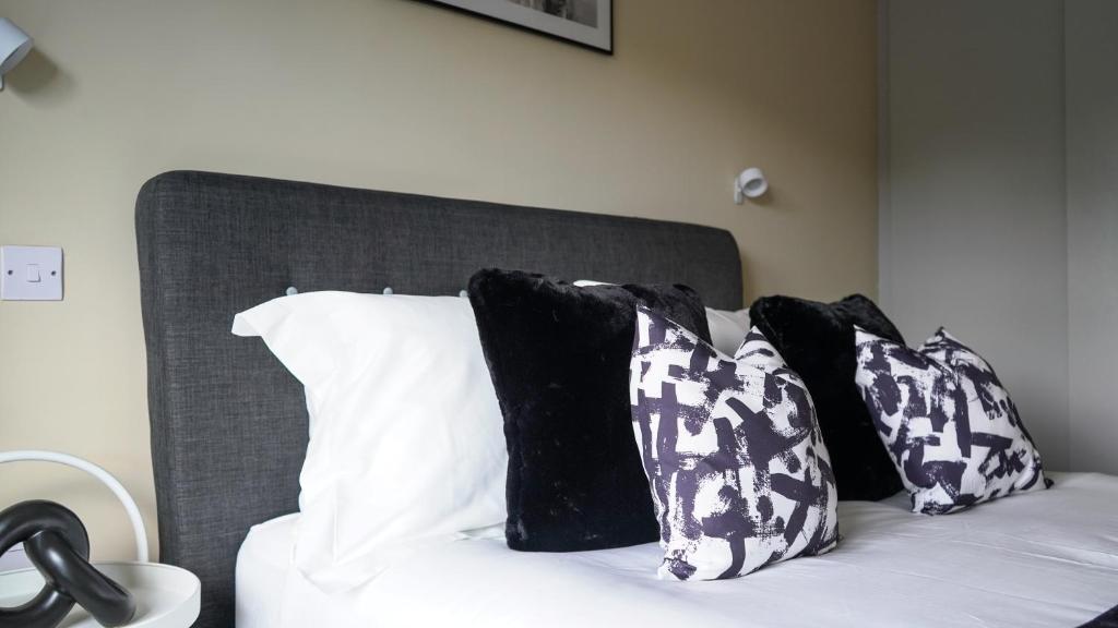 The Superior Suite by D-Luxe Properties - Luxury Apartment - Leeds City ...