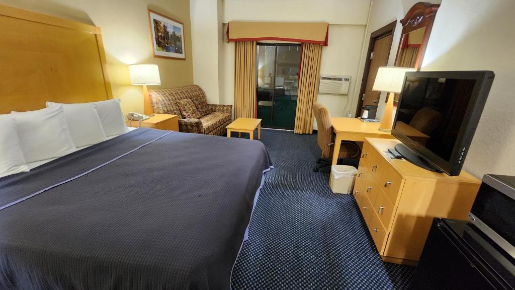 Katahdin Inn & Suites, Millinocket (updated prices 2025)