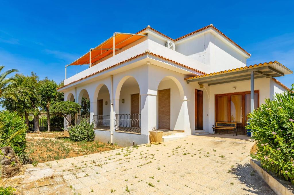 Portosalvo Apartment with Balconies near the Beach, Marina di Modica ...