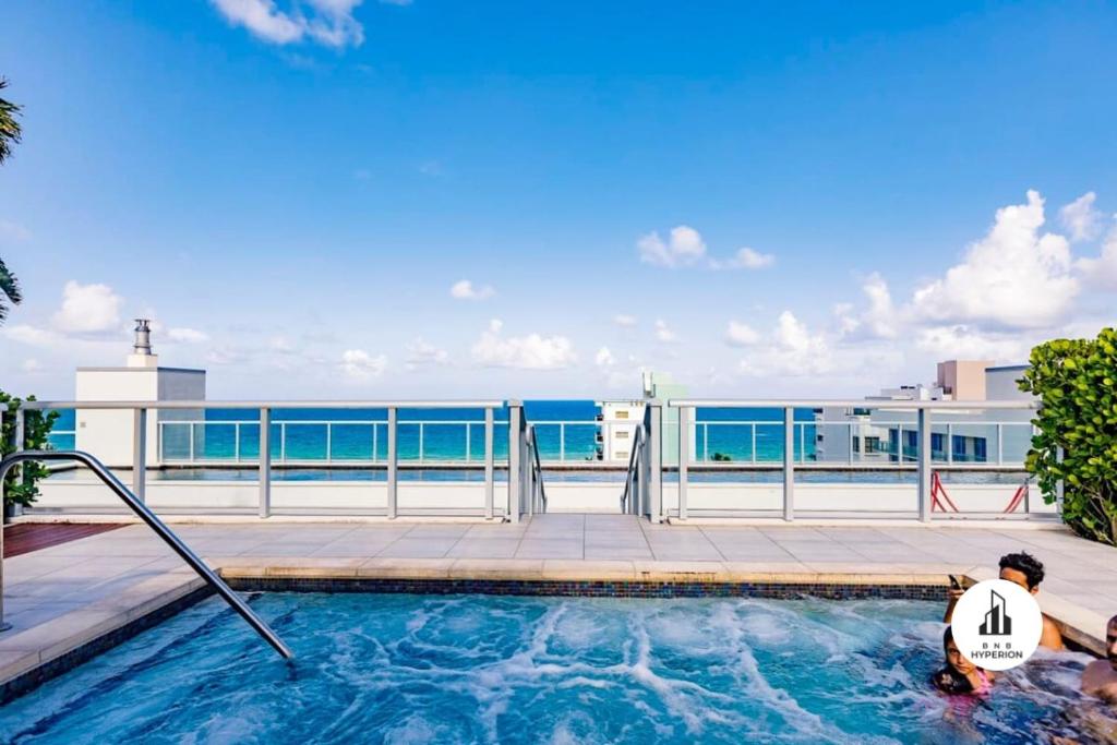 Bnb Hyperion - 2BR Condo w Rooftop Pool & Hot Tub, Hollywood – Updated 2024 Prices