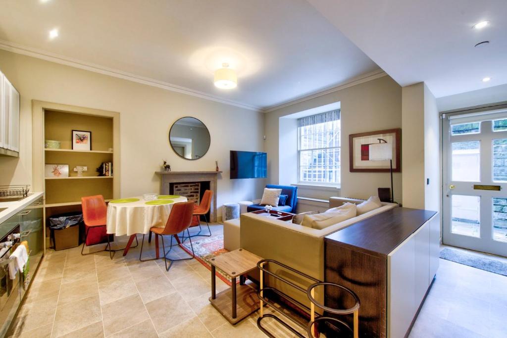 GuestReady - Manor Place Basement, Edinburgh (updated prices 2025)
