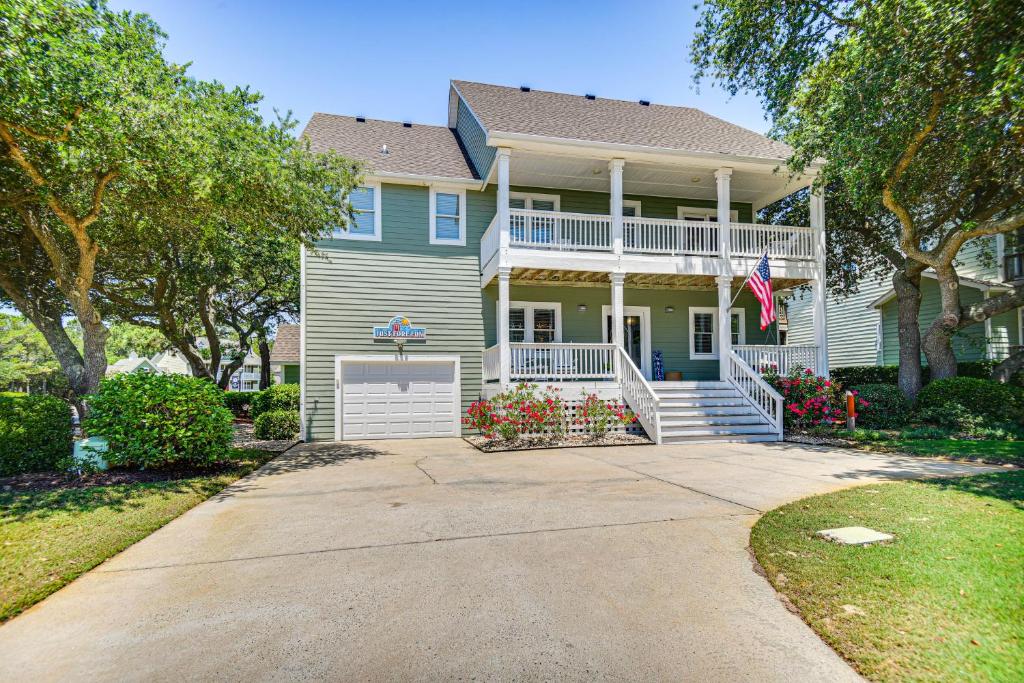 Spacious Outer Banks Home - Golf and Beach Access!, Corolla (updated ...