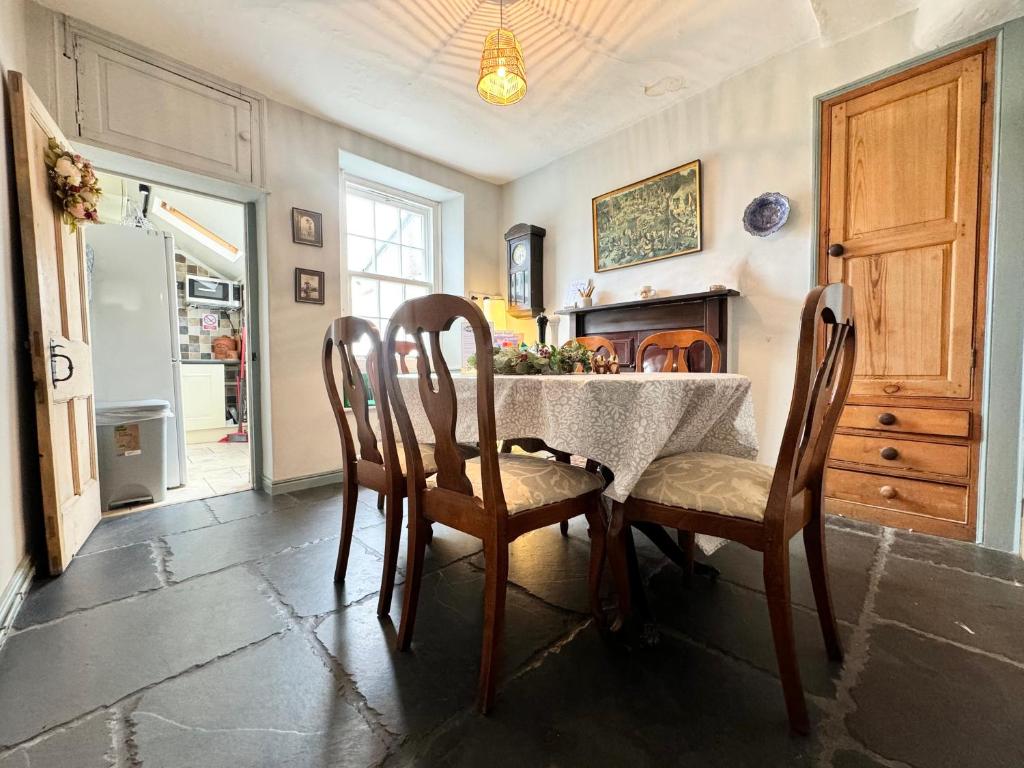 The Old Locksmith Cottage, 3 - Bed, Sleeps 6, Pets Welcome, Ulverston ...