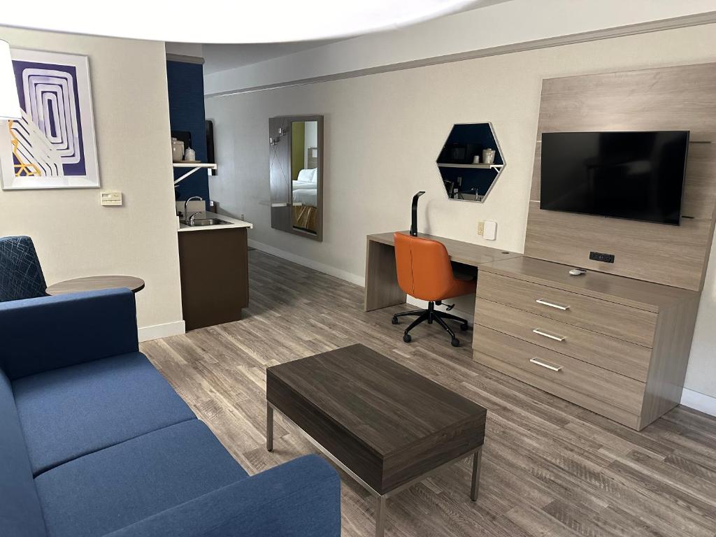 Holiday Inn Express Hotel & Suites San Dimas by IHG, San Dimas (updated ...