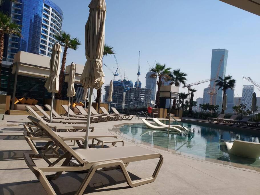 Luxury Studio In Business Bay With Pool And Gym, Dubai (preços ...