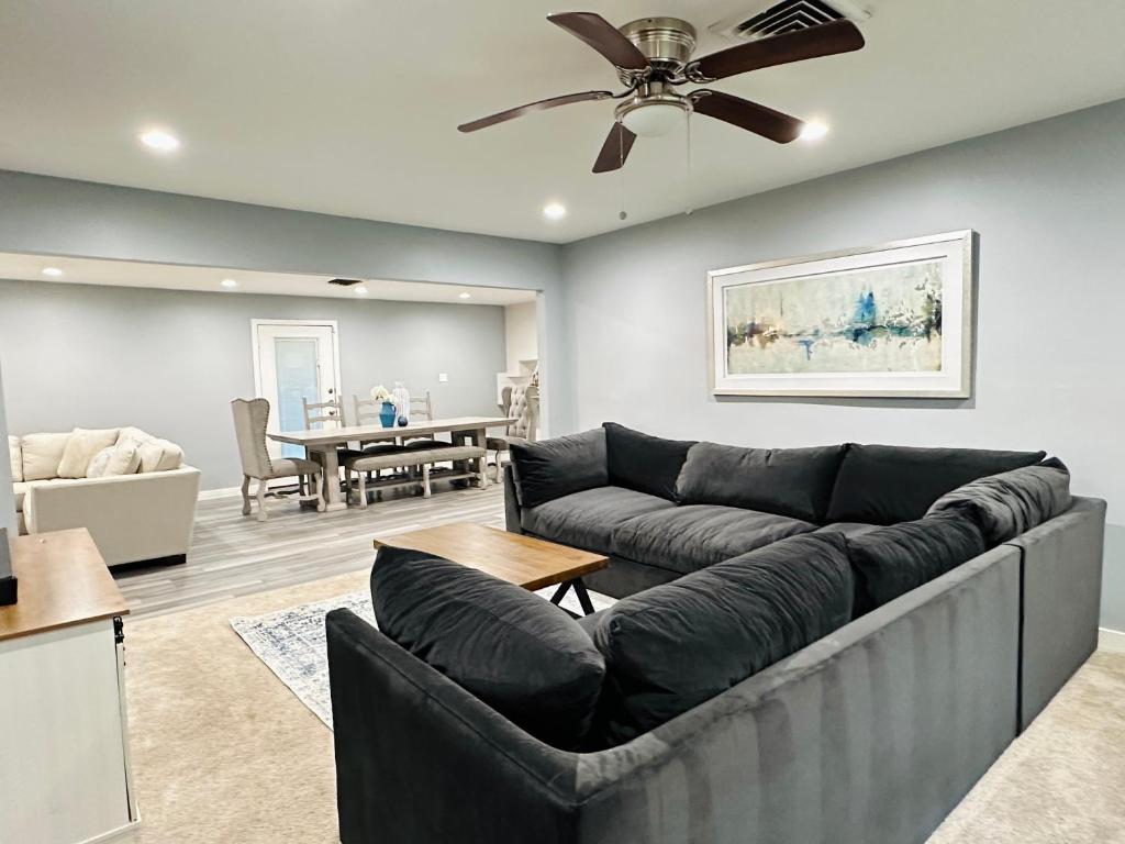 Rustic modern home, Houston (updated prices 2025)