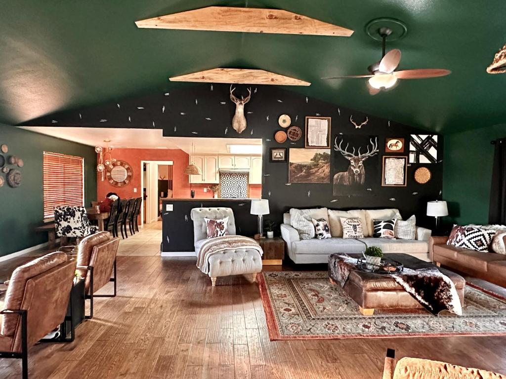 Emerald Ranch of Yosemite on Acreage, Coarsegold (updated prices 2024)