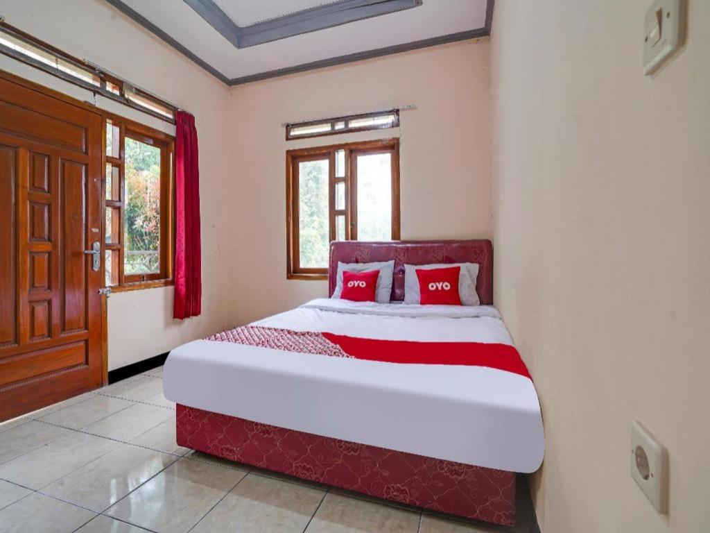 OYO Homes 90915 Eco Tourism Desa Cihanjuang Rahayu Ciwangun Indah Camp ...