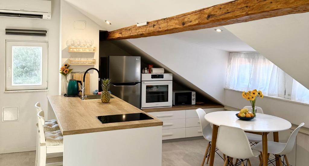 Split Apartment Sea Breeze , beautiful attic apartment, Split (updated ...