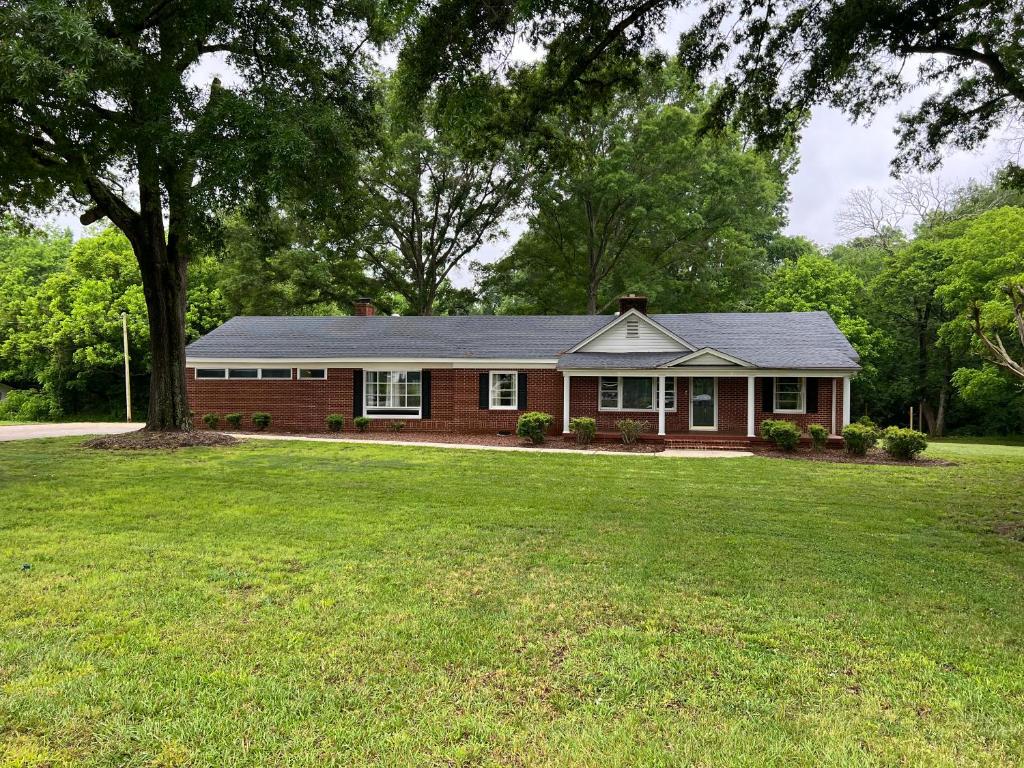 Spacious ranch in the country that has it all., Matthews (updated ...