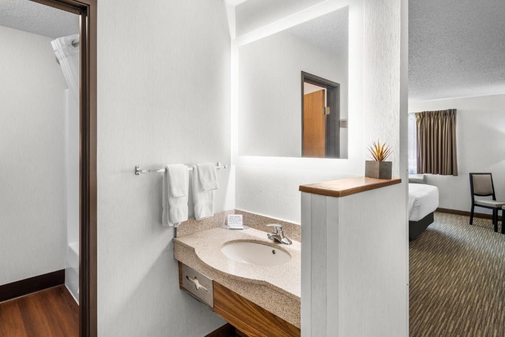 EverSpring Inn & Suites, Hill City (updated prices 2025)