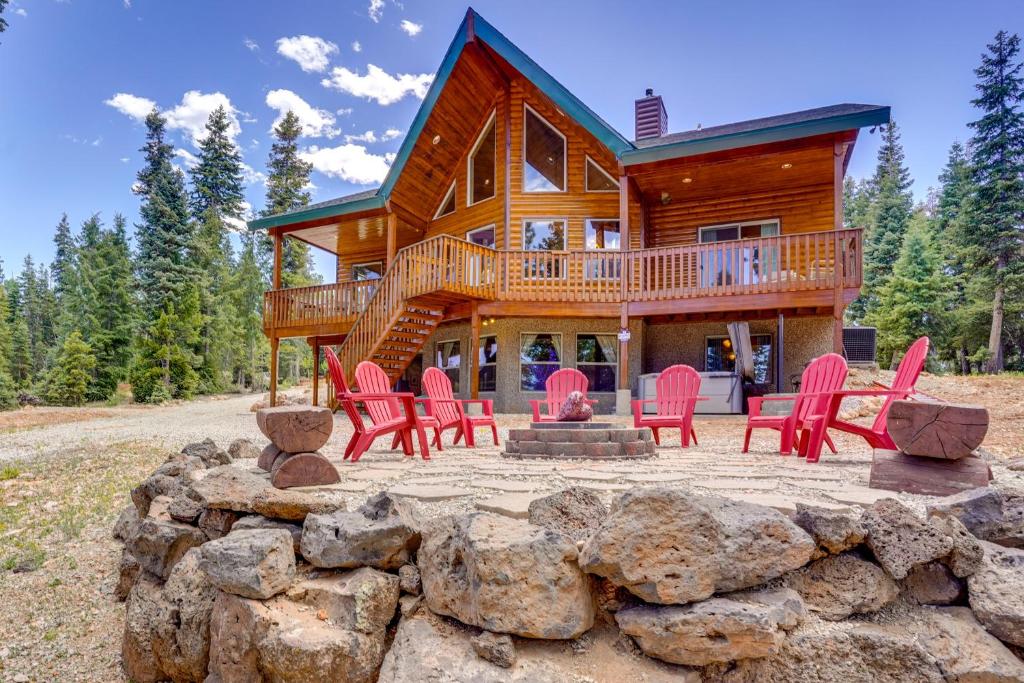 Duck Creek Village Cabin with Deck and Private Hot Tub, Duck Creek ...