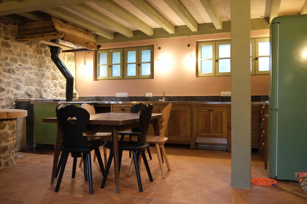 La Maison du Père Louis, Saint-Cyr-le-Chatoux (updated prices 2025)