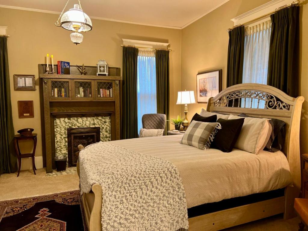 THE CW HOUSE, Claude (updated prices 2026)