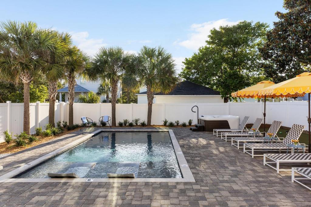 Bohemian Beach Retreat Pool in the Backyard, Destin (aktualisierte ...