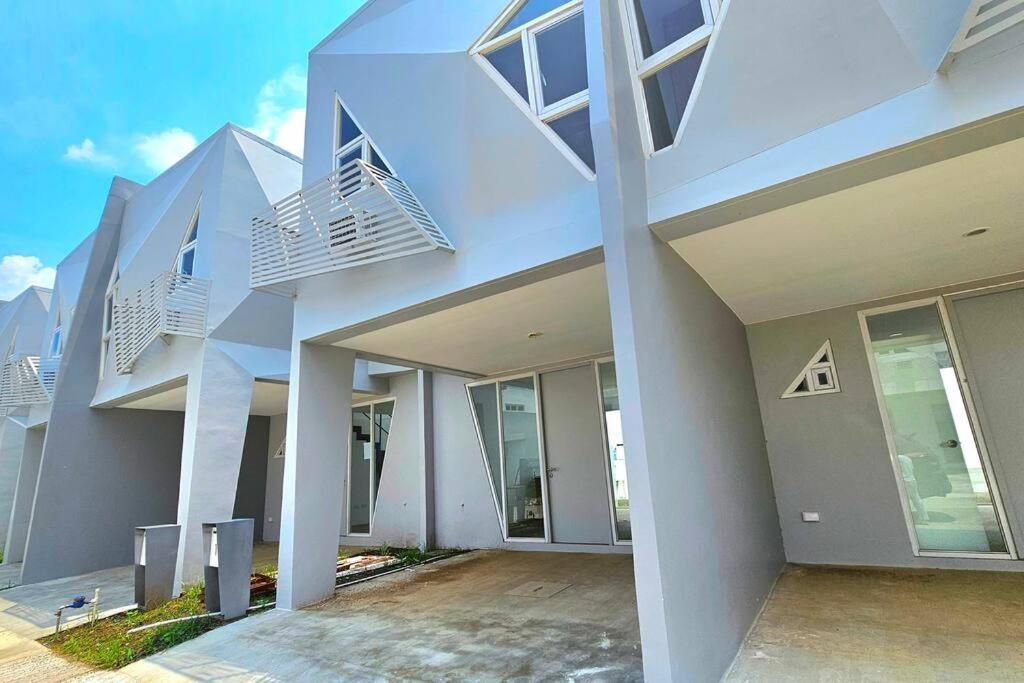 Happy Place Staycation 2 with Pool near Tagaytay, Tagaytay (precios actualizados 2025)