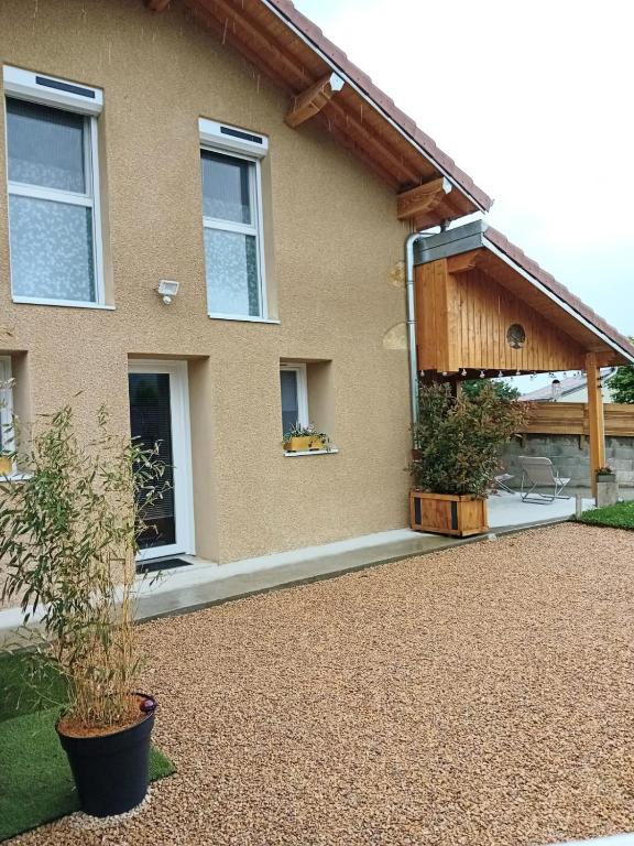 Les Douglas, Matour (updated prices 2026)