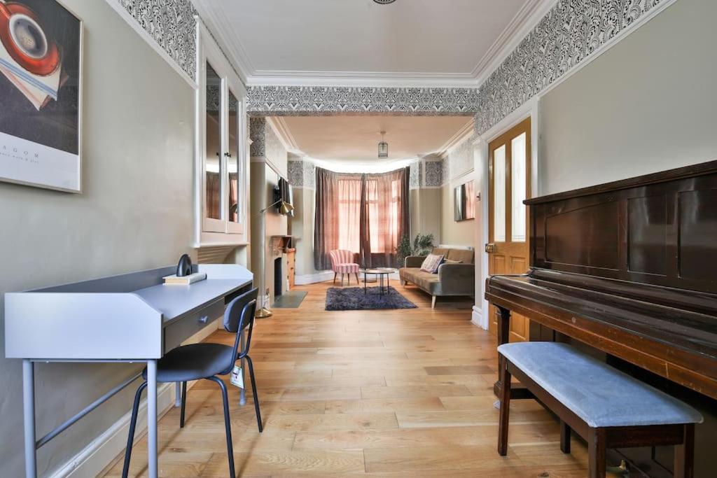 Elegant and Chic 3 Bed Interior House, Cardiff (updated prices 2025)