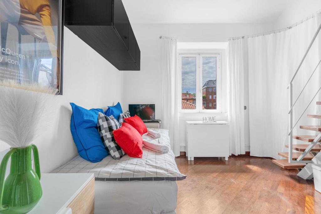 ME11 Porta Venezia-Loreto Central, Milan (updated prices 2025)