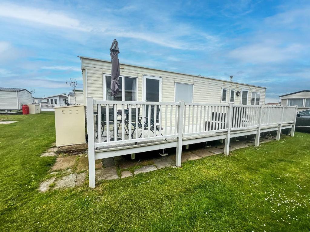 8 Berth Caravan For Hire By The Beautiful Beach In Heacham, Norfolk Ref ...