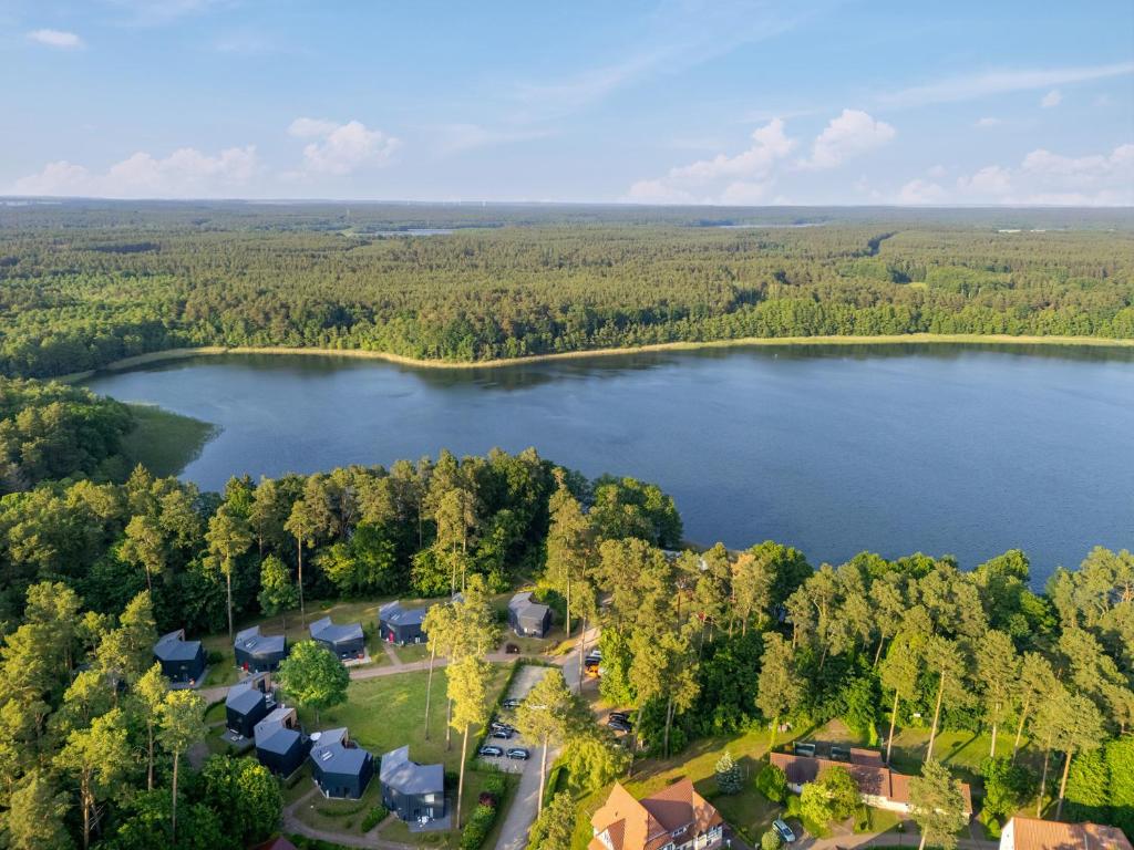 Wunderschönes Haus direkt am See mit Dachterrasse, Badewanne und Kamin ...