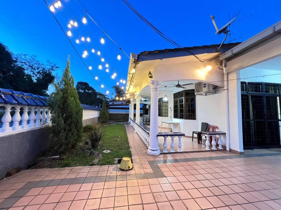 Homestay Corner House Taman Daya Near Austin Adda Height، جوهور باهرو ... Homestay Corner House Taman Daya Near Austin Adda Height، جوهور باهرو ...