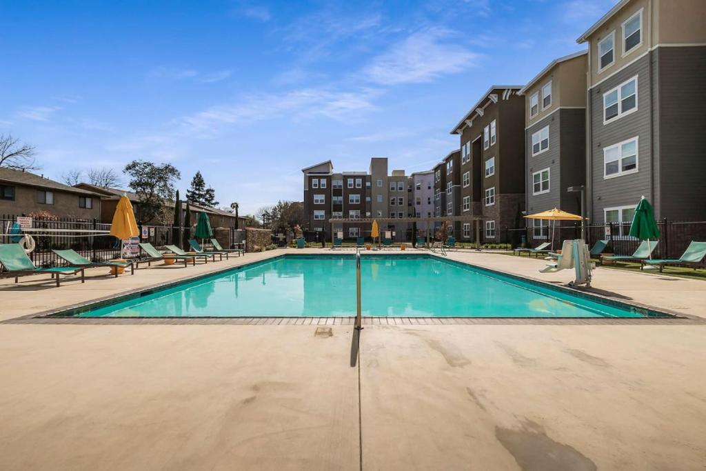 Splinter in Time BR BA Shared Apt Gym Pool, Chico (updated prices 2025)