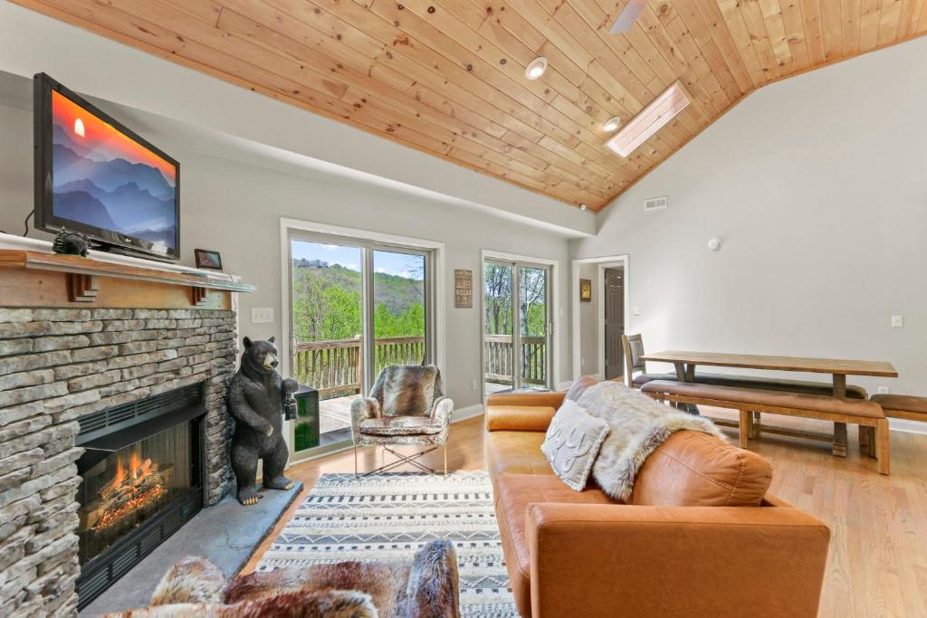 335 Locust Ridge Rd by Carolina Stays, Beech Mountain (updated prices 2025)