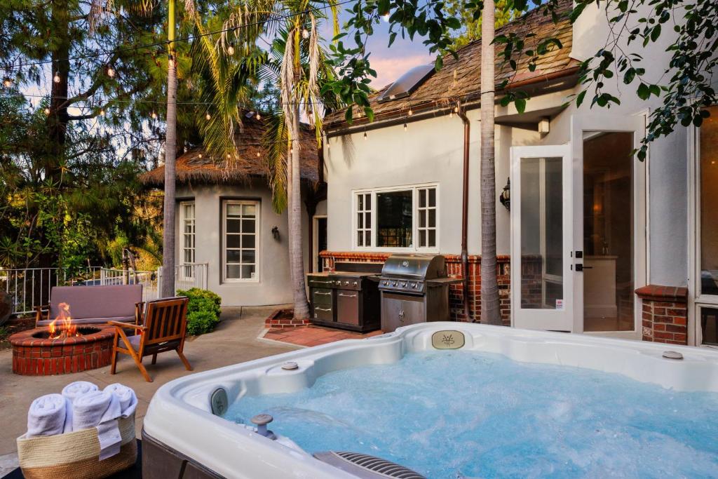 The Castle with 2 Hot Tubs Speakeasy and Arcade Games, La Mesa (updated ...