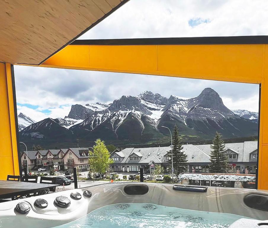 Raven's Peak 105 - Ultra luxe Mountain Retreat, Canmore (updated prices ...