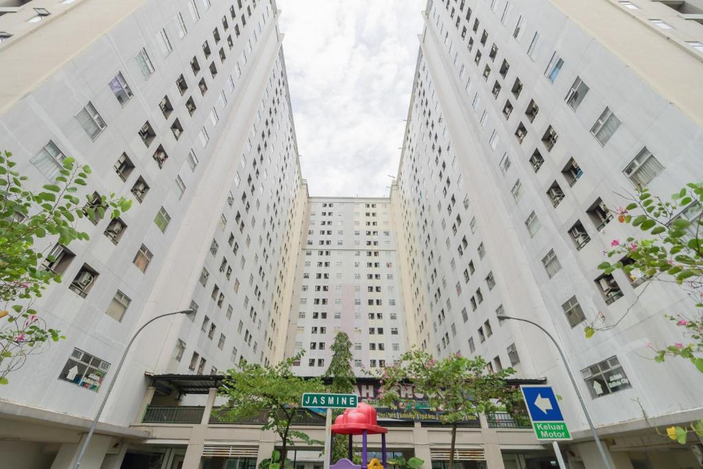 RedLiving Apartemen Kalibata City - Angels Property Tower Flamboyan ...