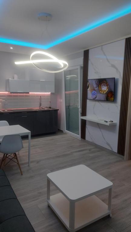 Lily, Kómi (updated prices 2026)