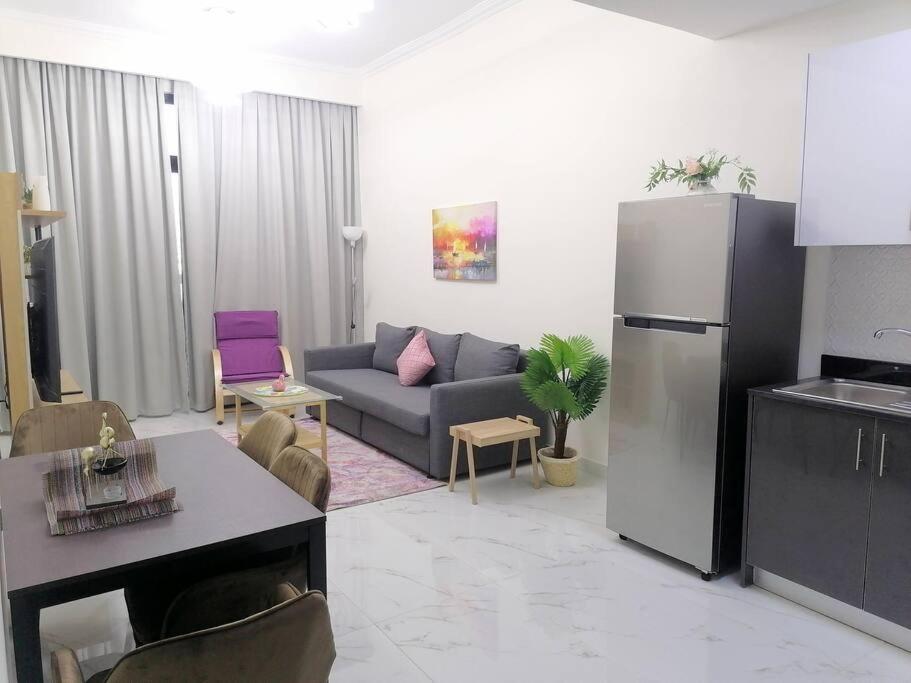 Beautiful Deluxe 1 BHK Apartment in JVT - 07, Dubai (aktualisierte ...