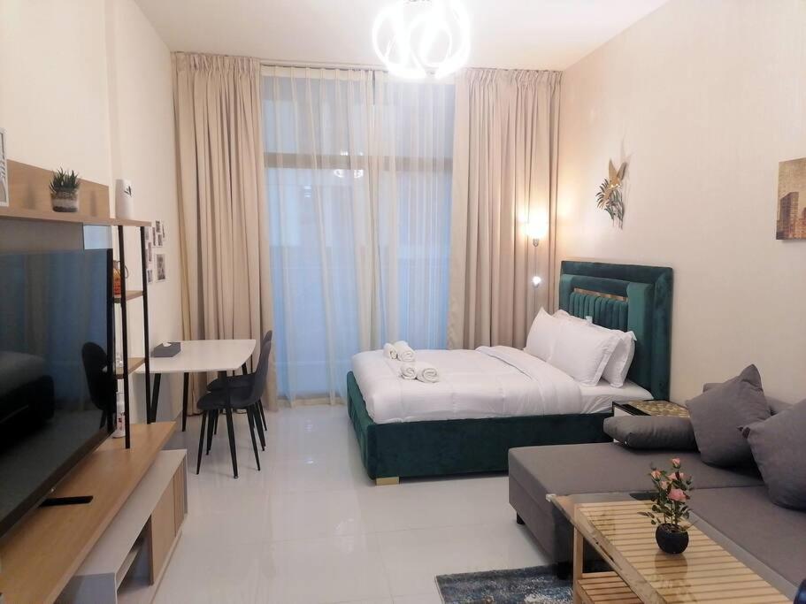 Amazing Deluxe Studio Apartment Elz Residence-12, Dubai (updated prices 2025)